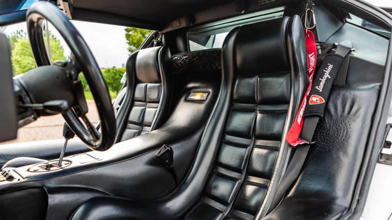 10 Things That Make The Lamborghini Countach A Quirky Supercar