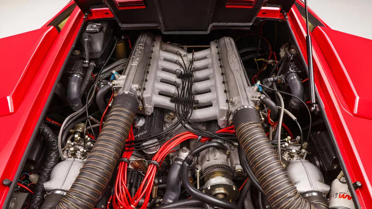 10 Things That Make The Lamborghini Countach A Quirky Supercar