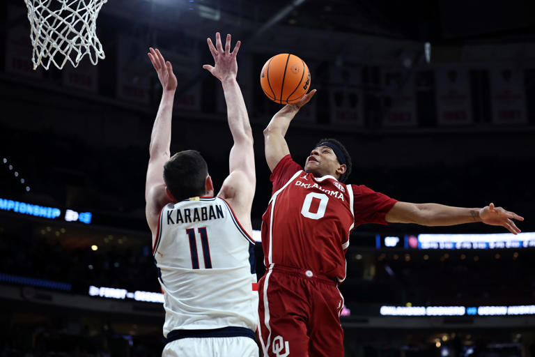 Oklahoma basketball season ends as UConn survives Sooners in March ...