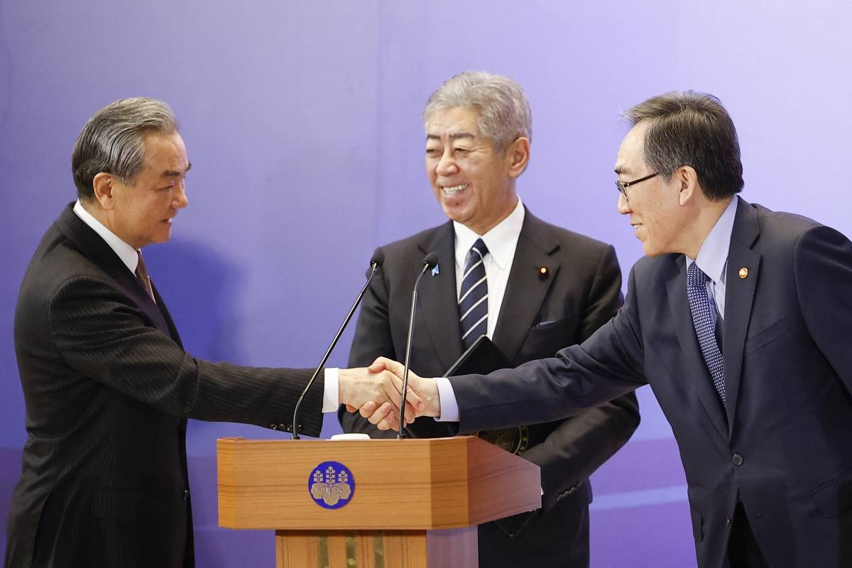 Japan, China, and South Korea agree to promote peace, cooperation