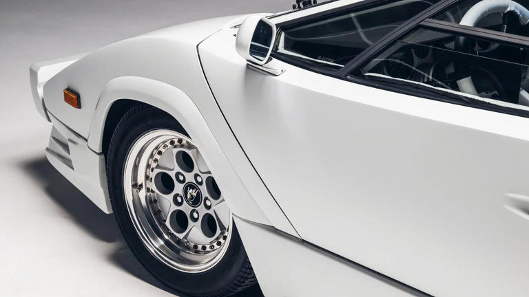 10 Things That Make The Lamborghini Countach A Quirky Supercar