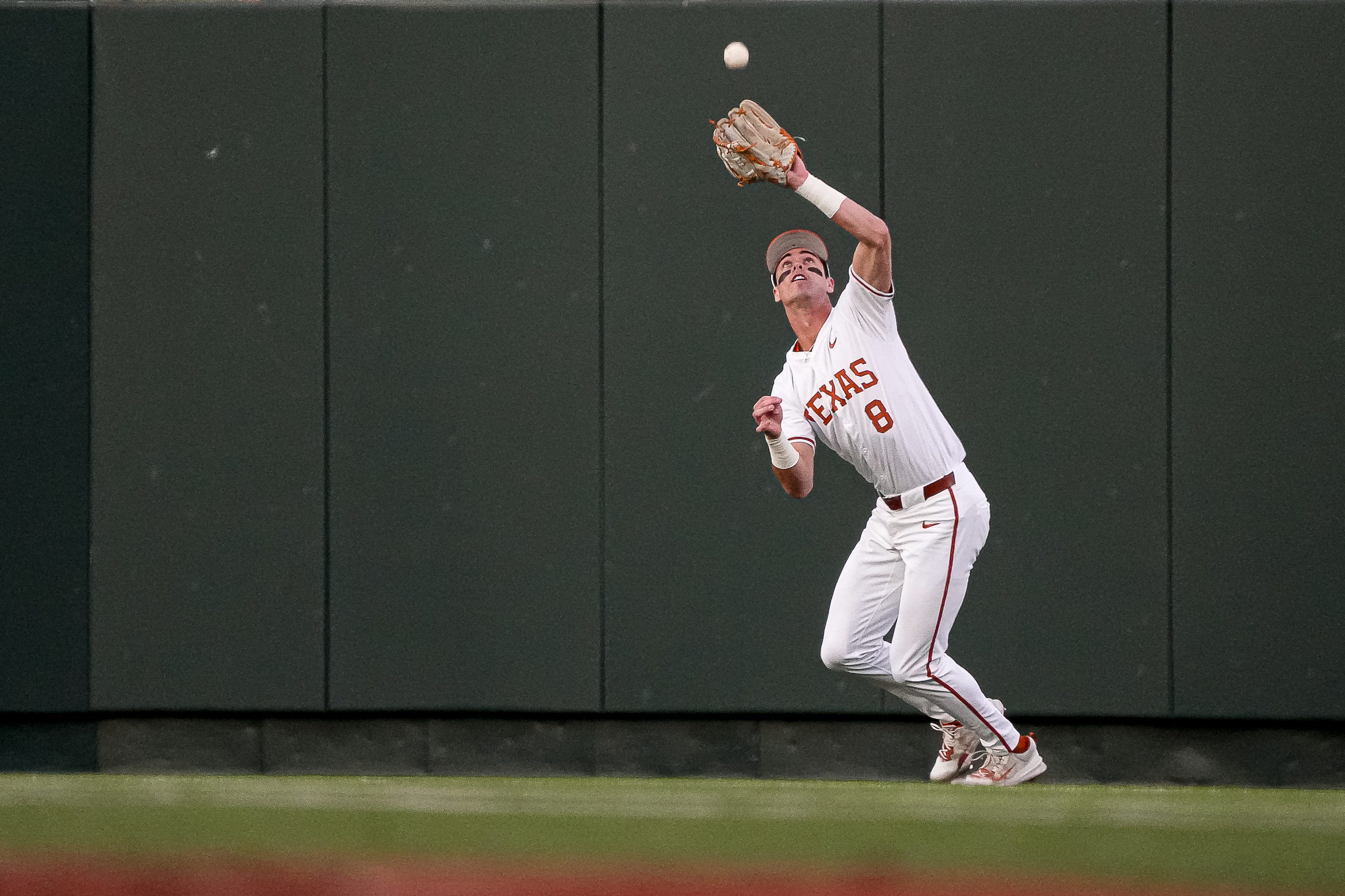 Texas baseball overcomes injuries to sweep doubleheader vs Mizzou: Recap