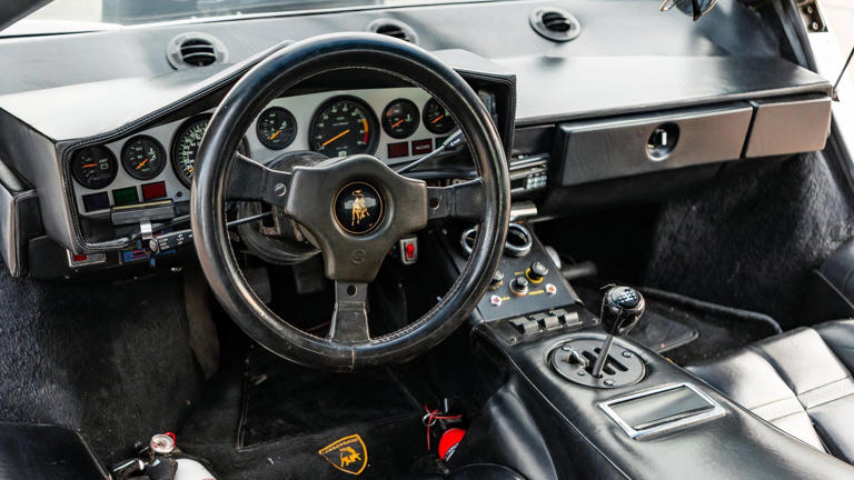 10 Things That Make The Lamborghini Countach A Quirky Supercar