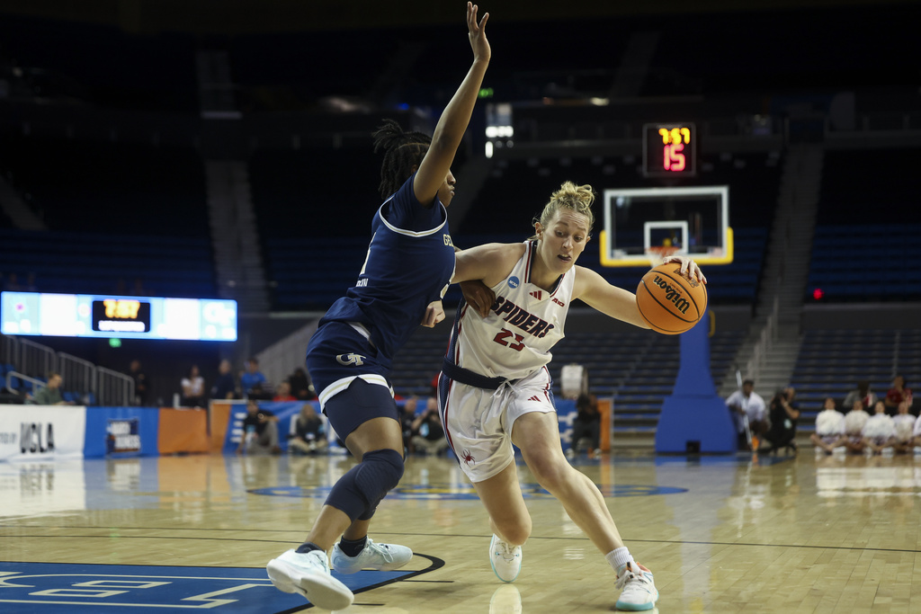 Maggie Doogan propels Richmond past Georgia Tech 74-49 for the Spiders ...