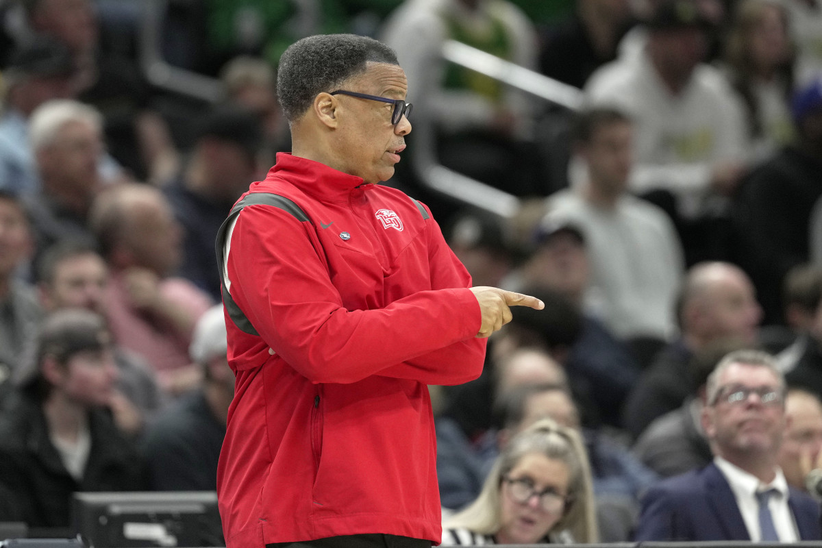 Liberty Coach Goes Viral for Wild Hair Cut in March Madness Blowout ...