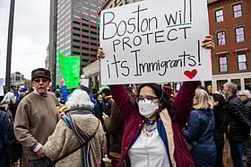 US terminates legal status for 500,000 immigrants