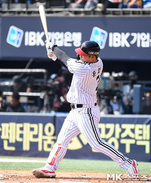 문보경 ‘2025 KBO 1호 홈런의 주인공’ [MK포토]