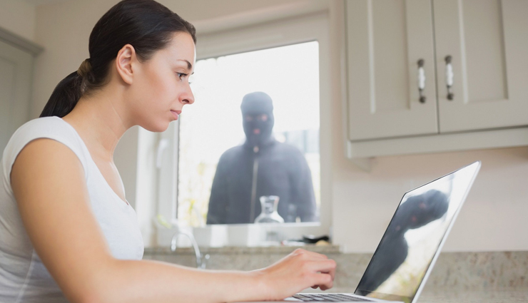 10 Effective Tips To Overcome Online Stalking Behaviors