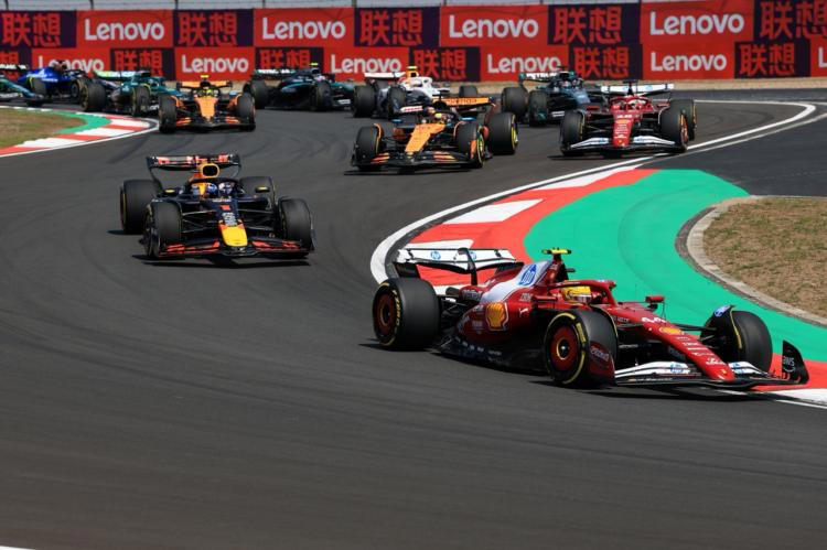 F1. Grand Prix de Chine : impérial, Lewis Hamilton remporte la course sprint devant Oscar Piastri