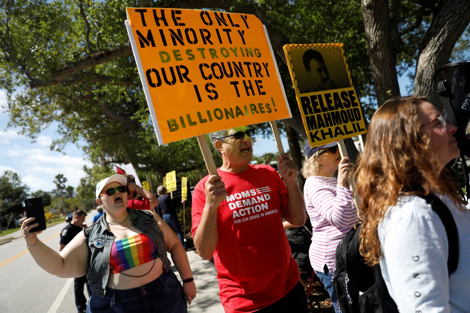 Trump's DHS urges 500K migrants to self-deport before it revokes legal ...