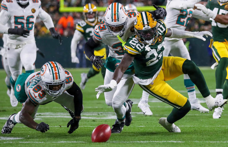 Chiefs sign cornerback Robert Rochell to one-year deal, per report