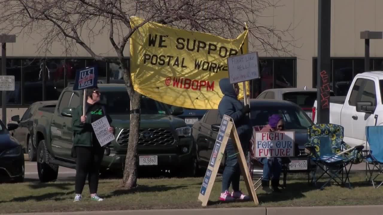Las Vegas postal workers join nationwide protests over future of U.S ...