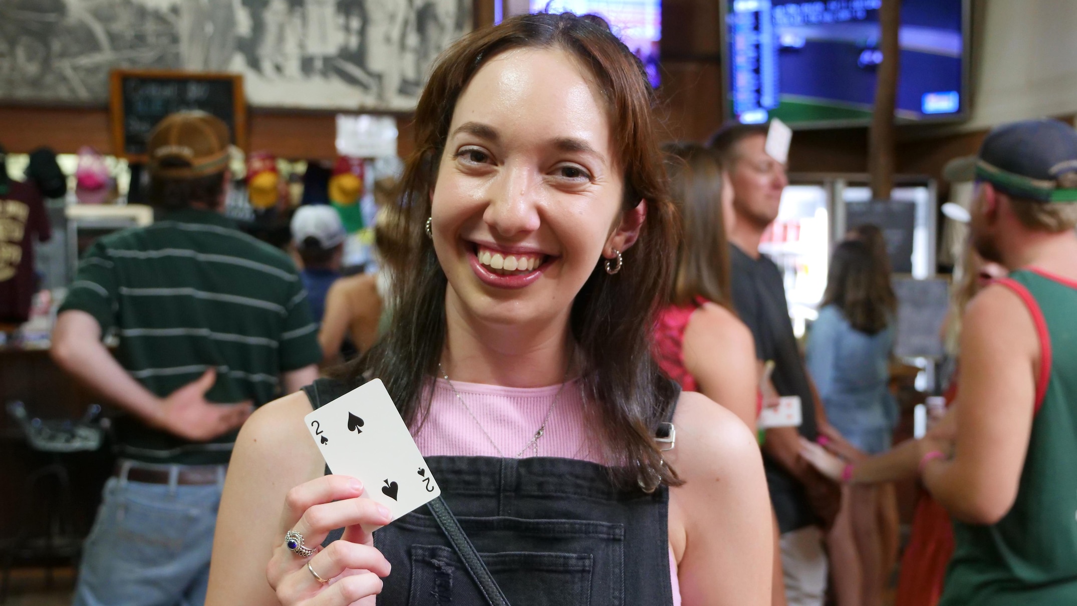 Finding love at the pub as social season kicks off in outback Queensland