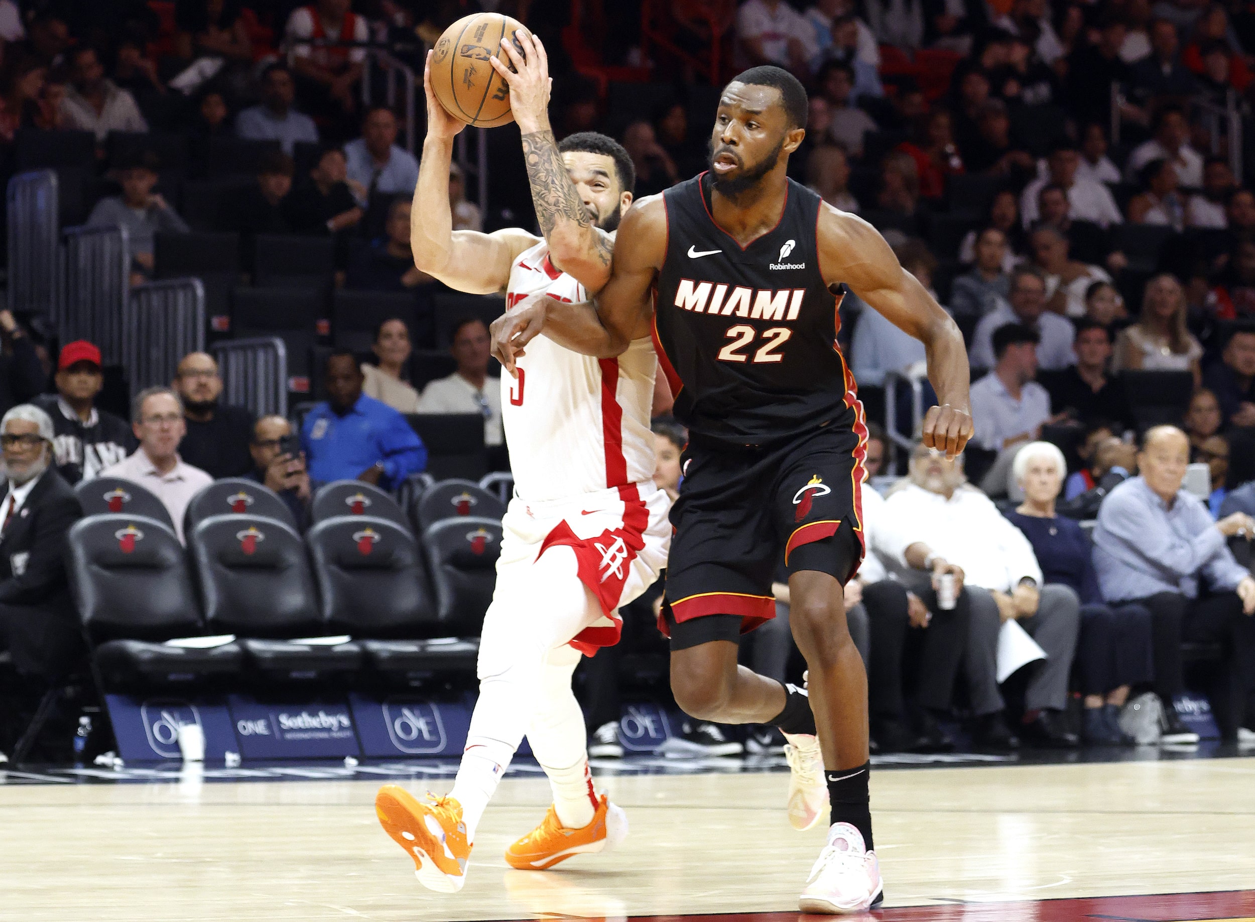 NBA: Rockets stretch winning run to 9, beat skidding Heat