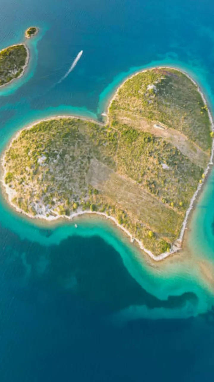 9 places around the world shaped like a ‘heart’