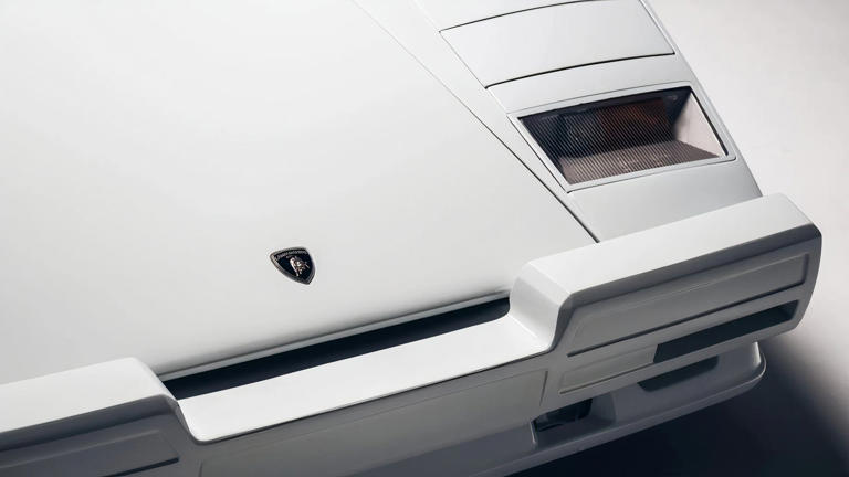 10 Things That Make The Lamborghini Countach A Quirky Supercar