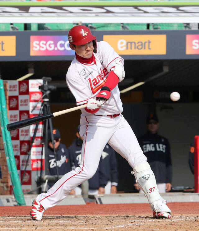 '23000명 환호' 오태곤 미쳤다, 8회 대타 역전 투런포 폭발…SSG 5년 연속 개막전 승리, 콜어빈&앤더슨 동반 4실점 [MD인천]