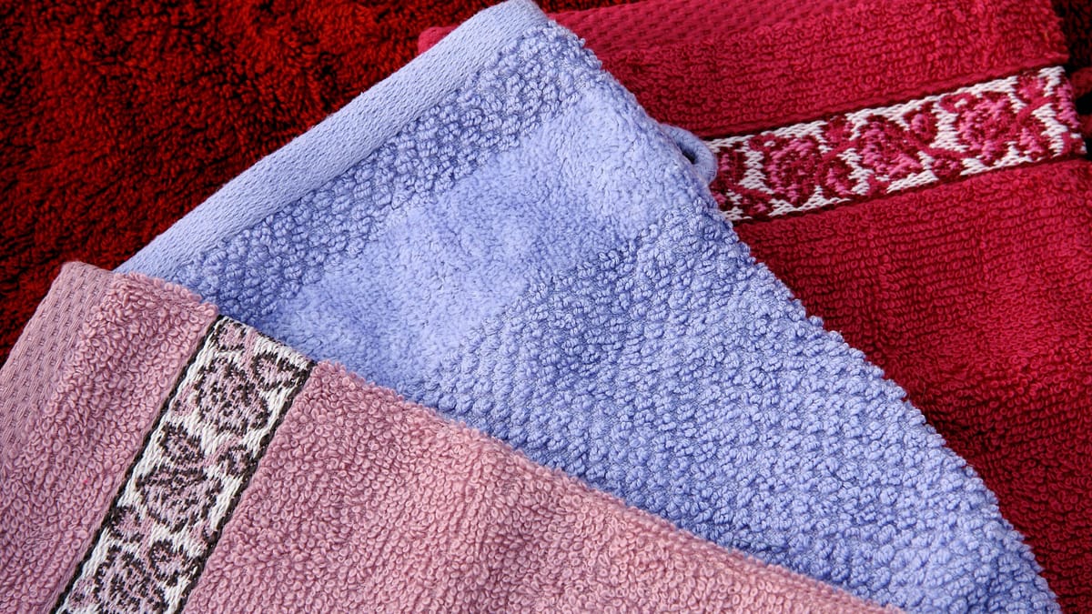 Handtücher: Was bedeutet der Streifen am Rand?