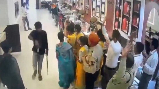 Robber with ₹3 lakh reward, involved in Tanishq heists, killed in Bihar