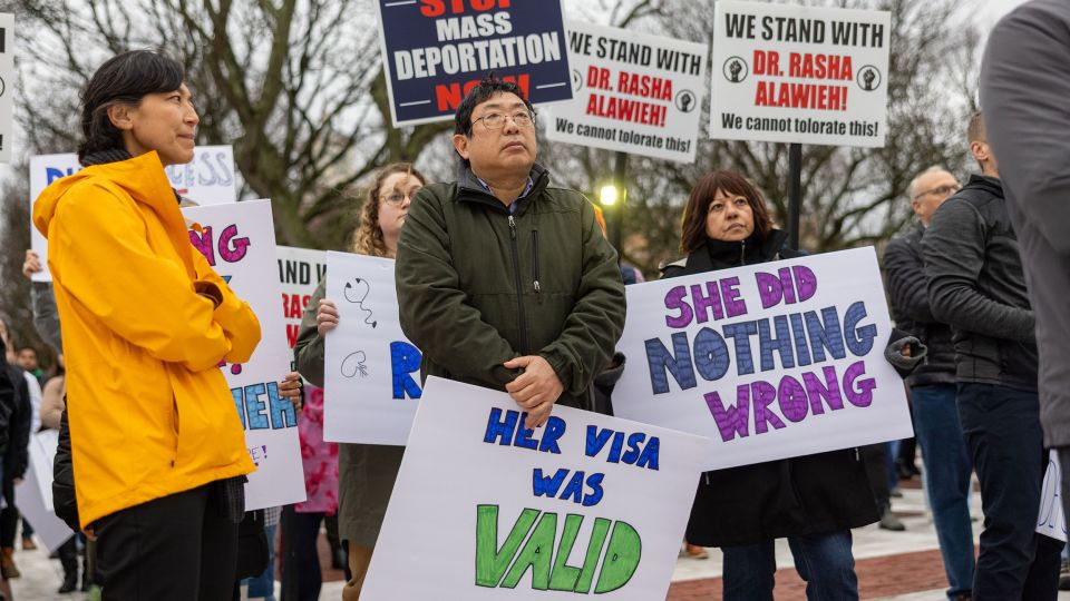 ‘They’ve never been afraid before’: Why some green card holders ...