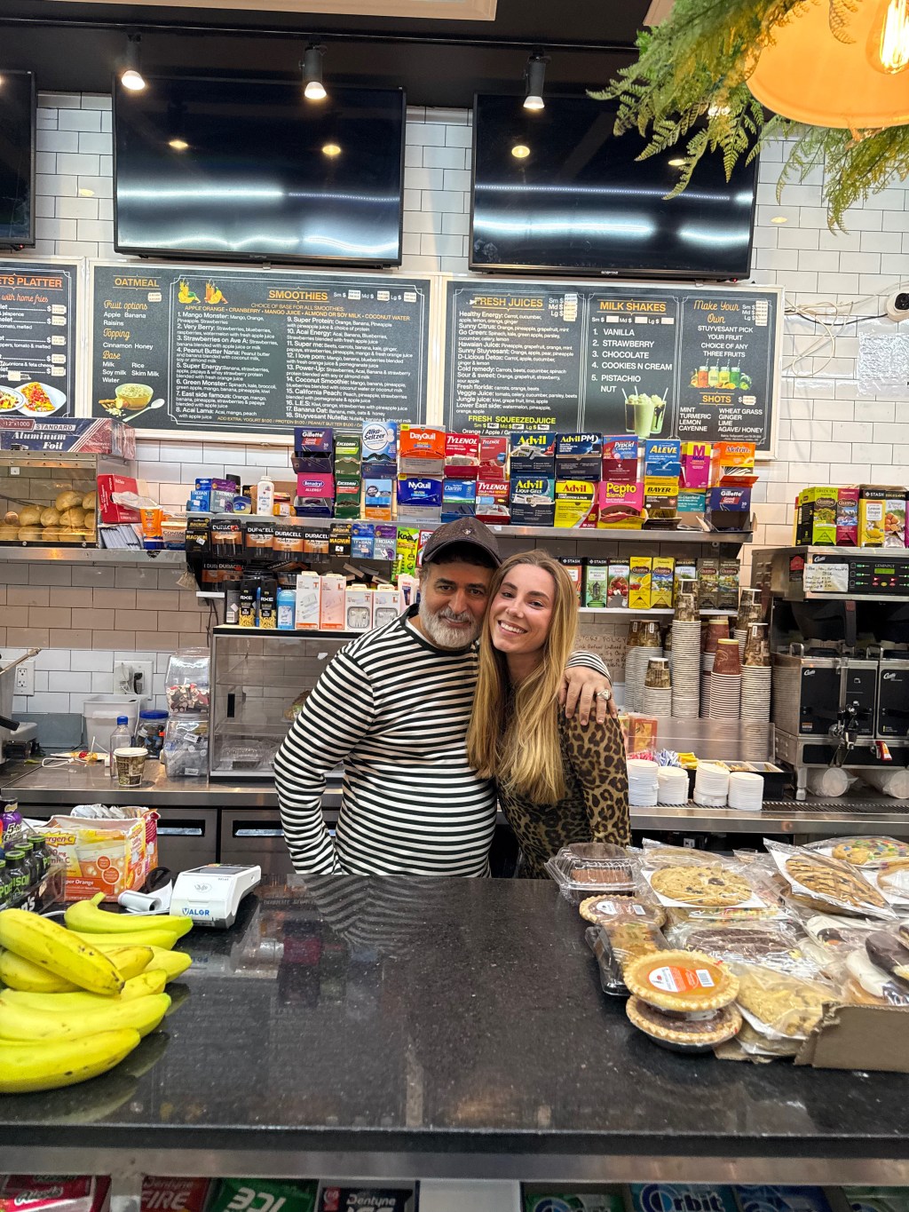 Loyal NYC bodega guy goes viral for alerting customer to her ...