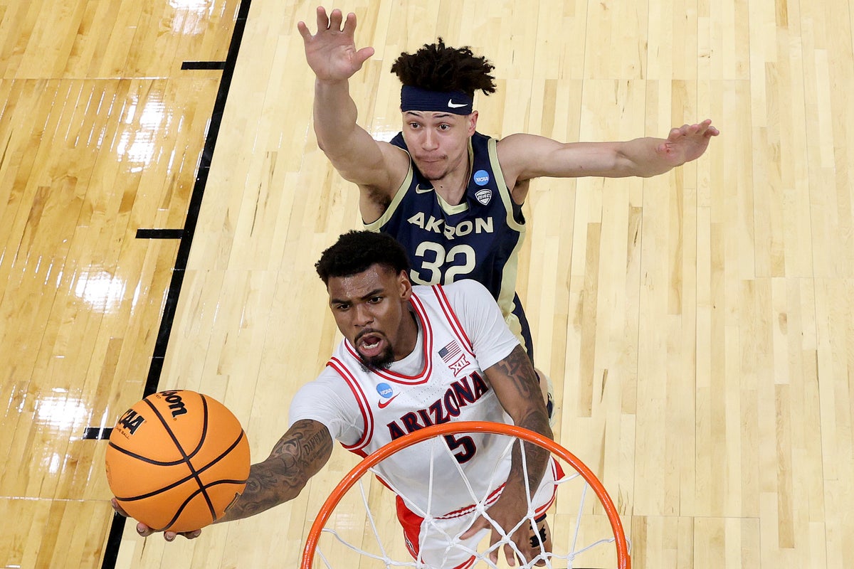 Buzzer beaten! Only a handful perfect NCAA brackets remain after first ...