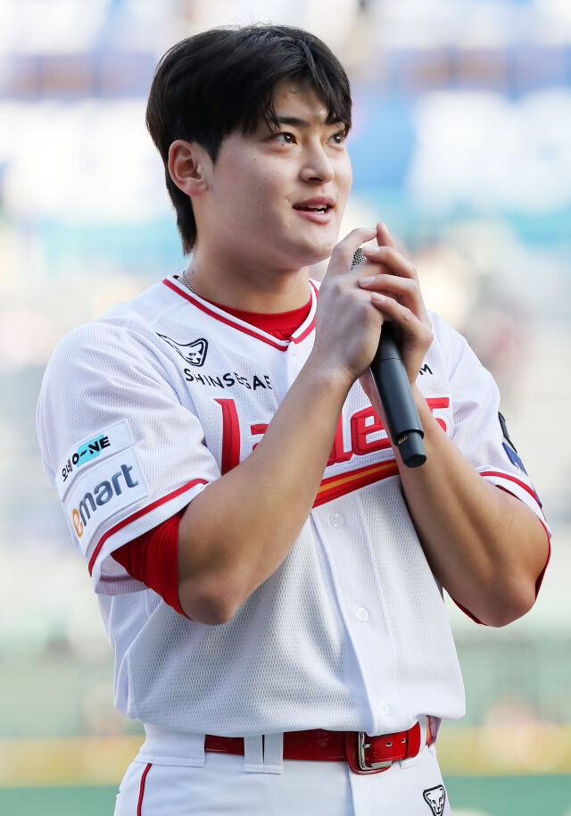 "내 공은 처음 보니까" 이런 강심장을 봤나…SSG 국대 클로저, 어떻게 45홈런 현역 빅리거를 잡았나 [MD인천]