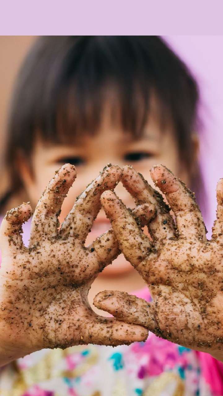 7 Side Effects Of Eating Soil On Kids