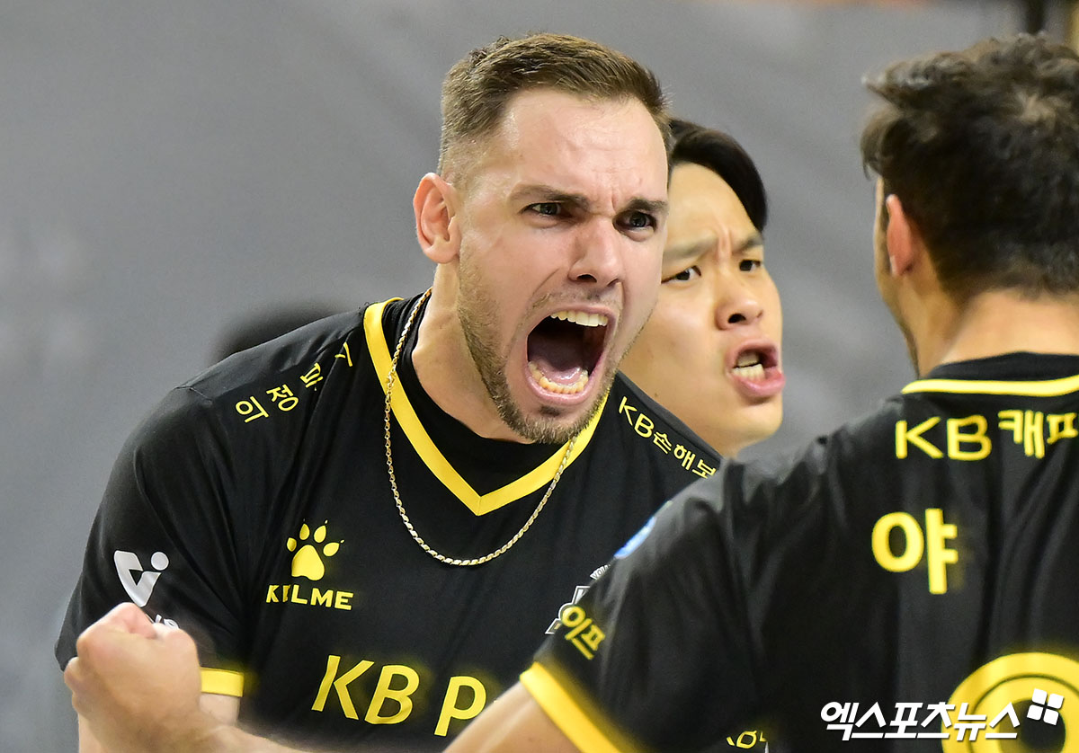 '5번째 수상' KB 비예나·'여자부 최초 2시즌 연속 1000득점' GS 실바…V리그 6라운드 남녀 MVP 선정