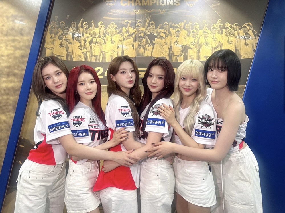 스테이씨, ‘2025 KBO 리그’ 공식 개막전 축하 무대 장식