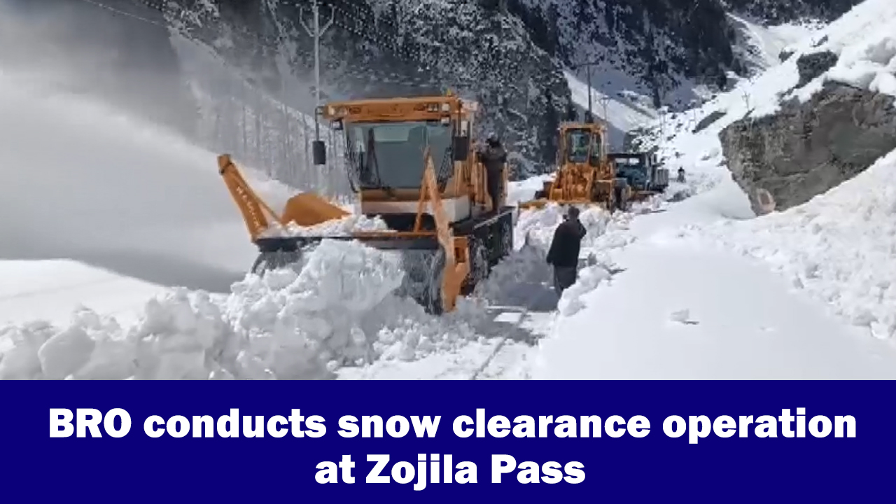 BRO conducts snow clearance operation at Zojila Pass