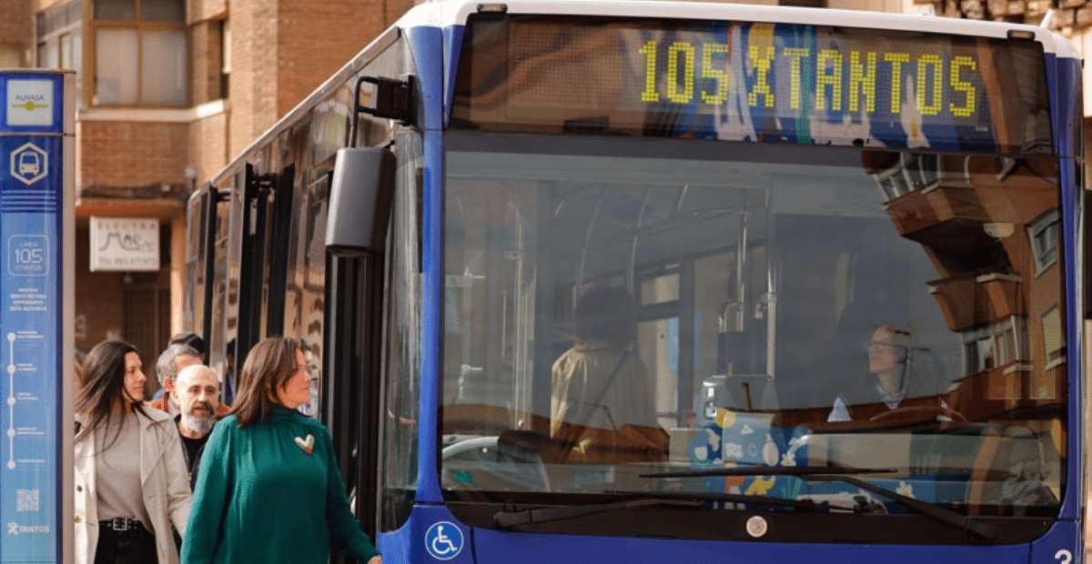 Así es la nueva línea 105: el autobús que recorre 60 ciudades de España ...