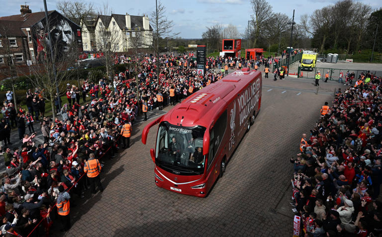 Liverpool Legends vs Chelsea Legends LIVE: Charity match result, latest ...