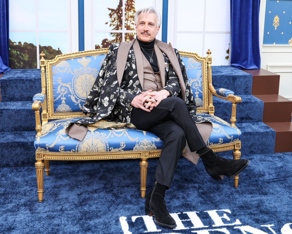 ‘Perfect Strangers’ star Bronson Pinchot details painful childhood with ...