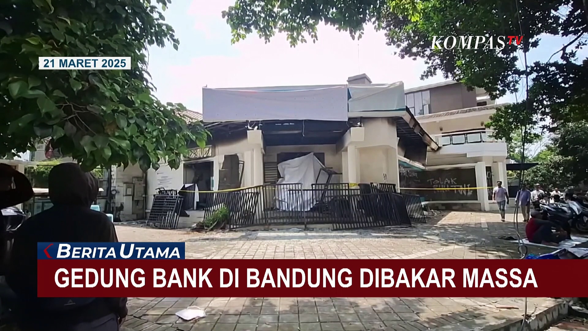 Pasca Gedung Bank di Bandung Dibakar Massa, Data Nasabah Dipastikan Aman!