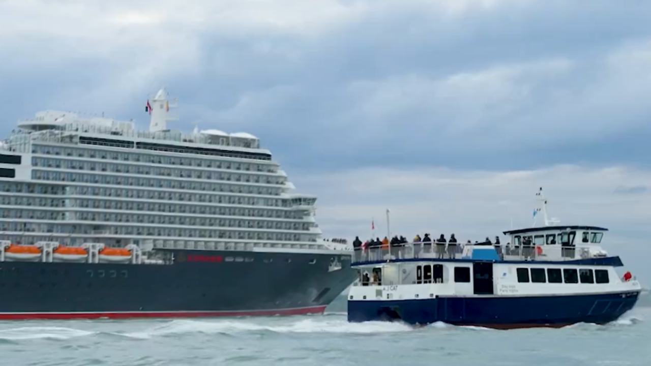 Queen Anne Cruise Ship Alerts Passengers About Pirates In THIS ...