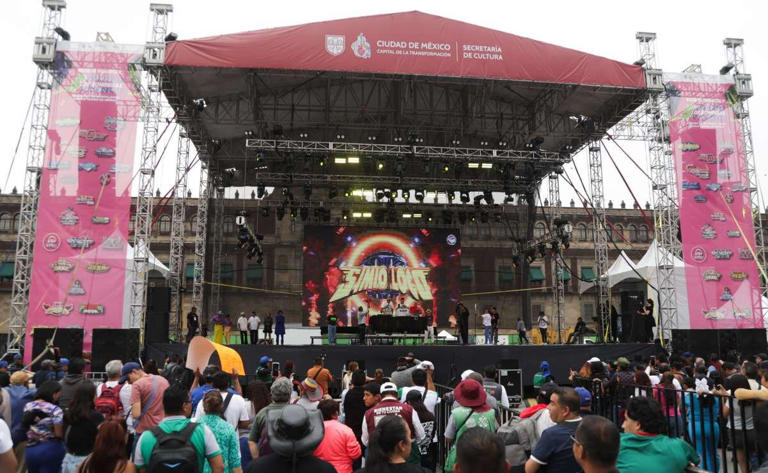 Bailan bajo la lluvia al ritmo de sonideros en el Zócalo de la CDMX; “es una forma de identidad ...