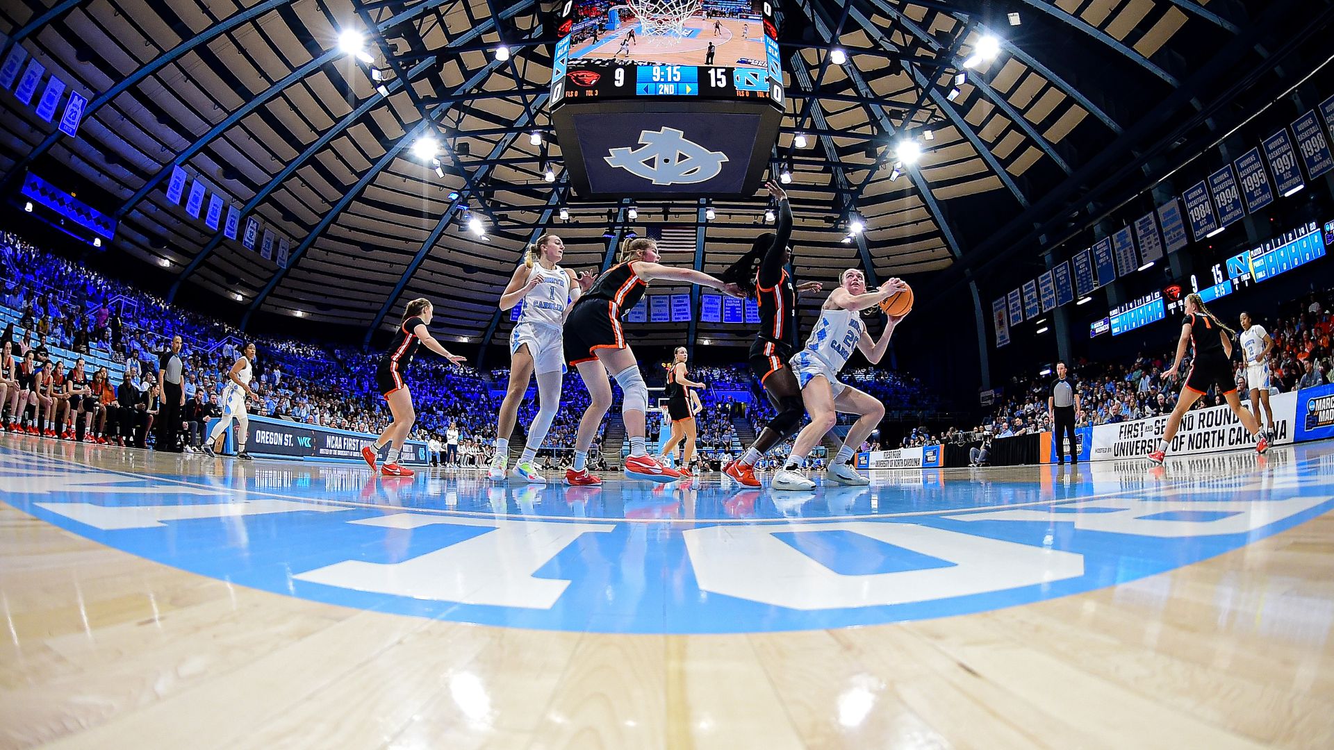 UNC advances to Second Round thanks to a 17-point quarter by Lexi Donarski