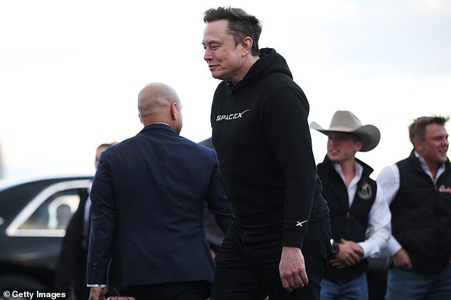 Donald Trump sends NCAA Wrestling Championships fans wild as he attends ...