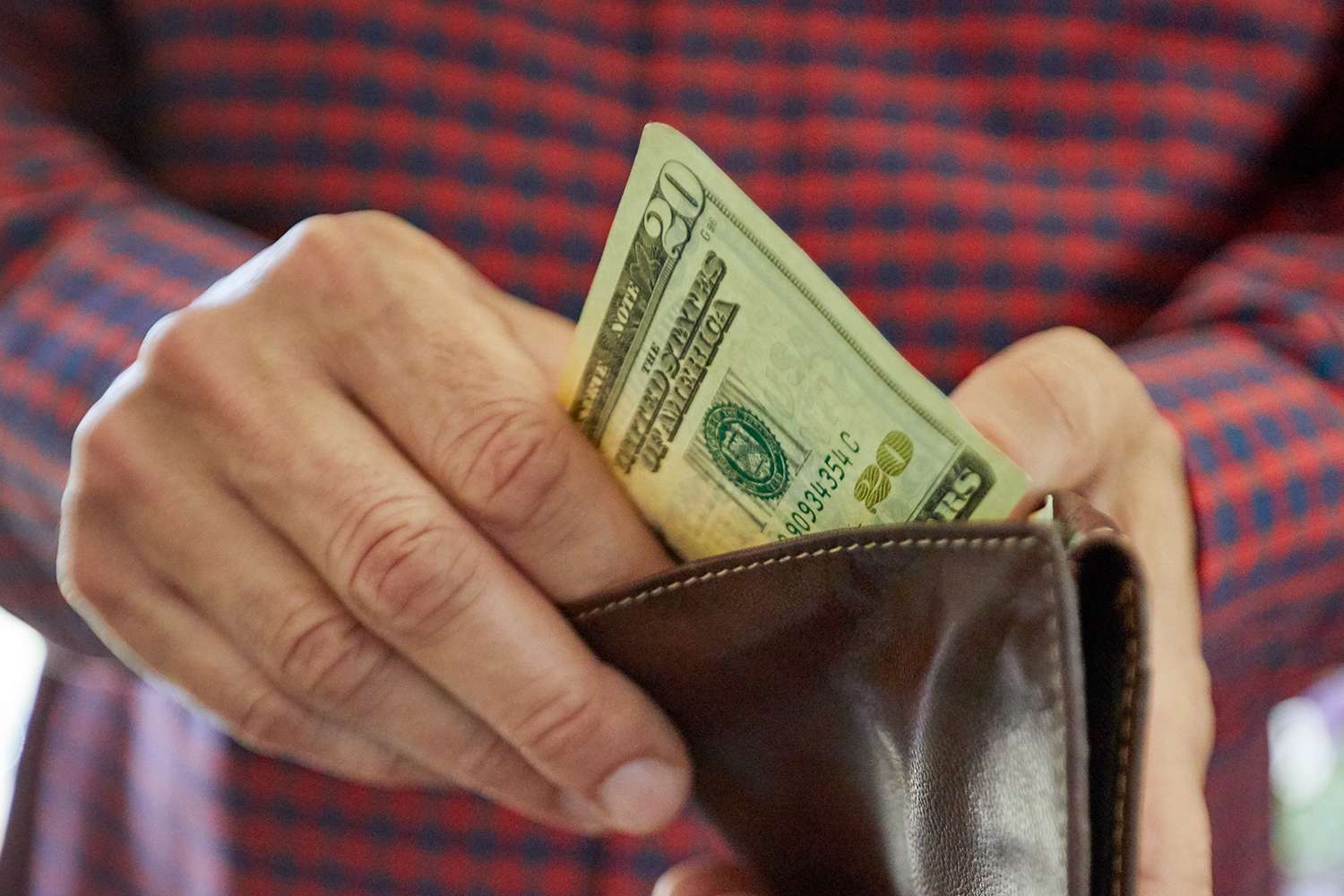 Mom Says ‘I Almost Cried’ After a Stranger Returned Her Son’s Cash ...