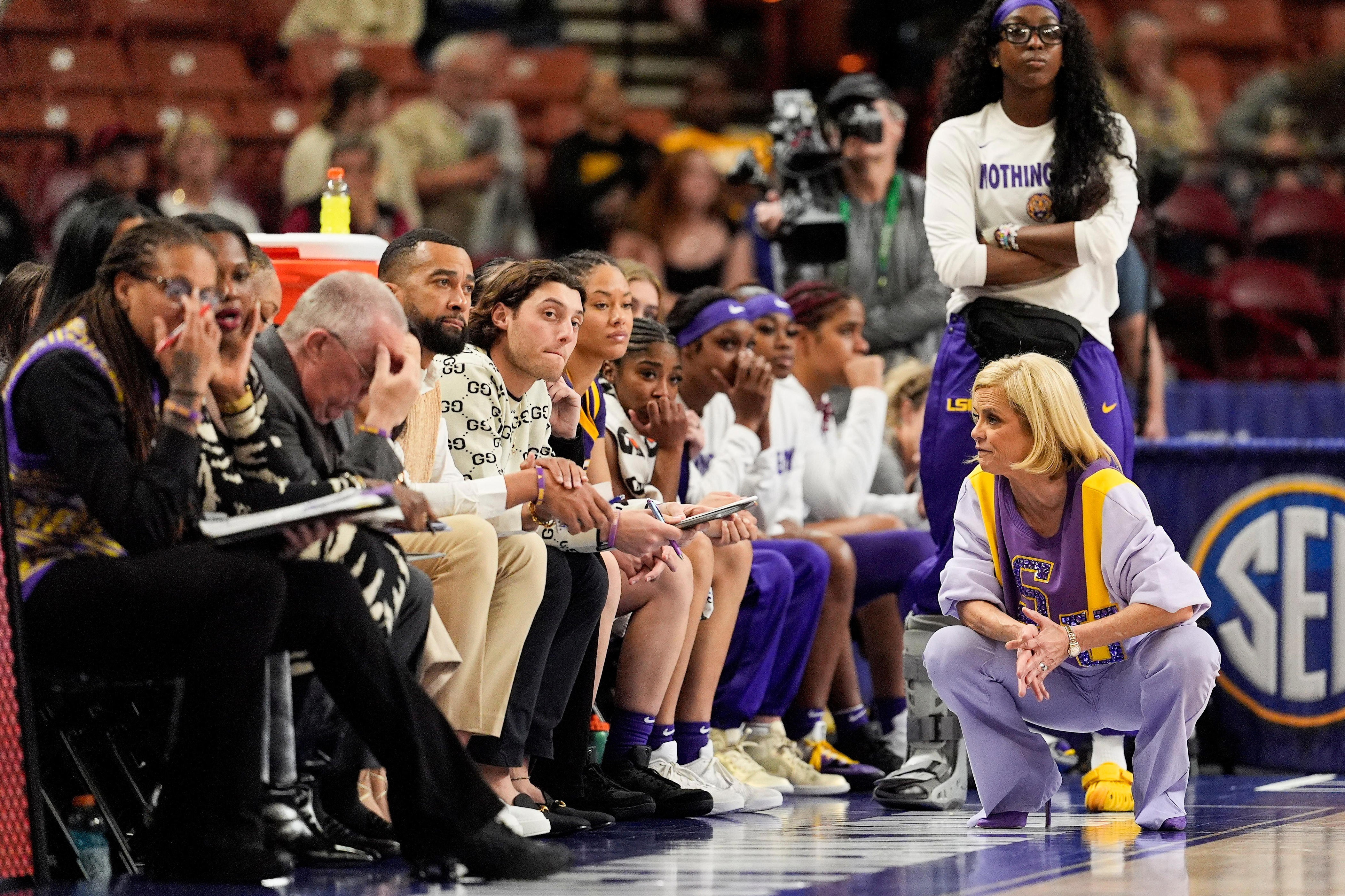 Kim Mulkey outfit: What LSU women's basketball coach wore vs San Diego ...
