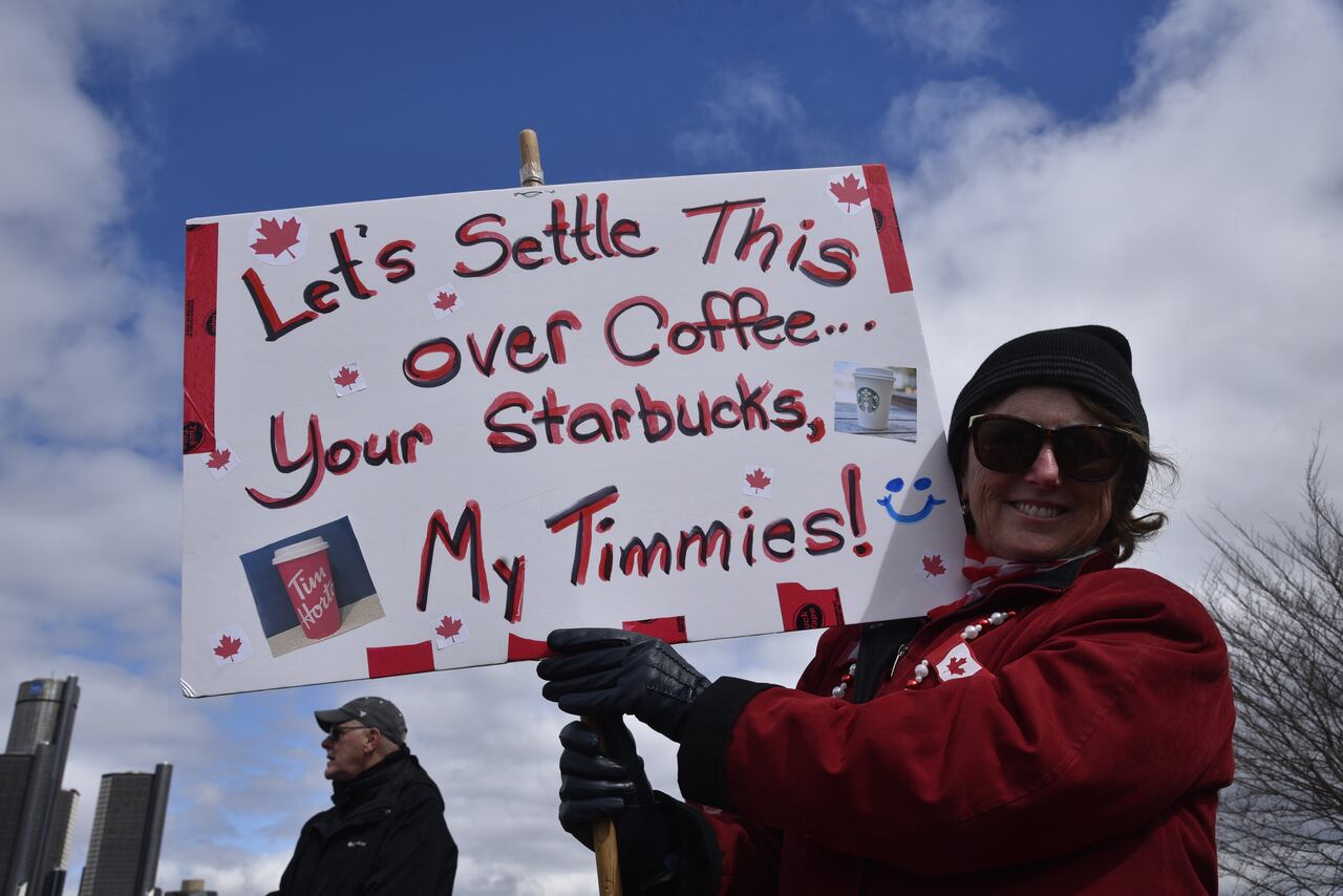 'Elbows up Canada:' Windsor community protests U.S. in cross-border rally