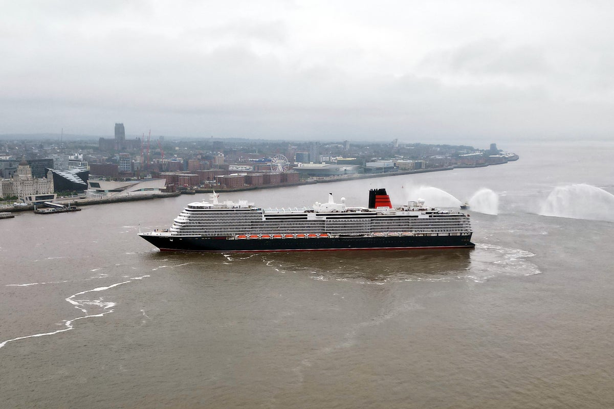 Cruise passengers told to turn off bedroom lights and stay alert as ...