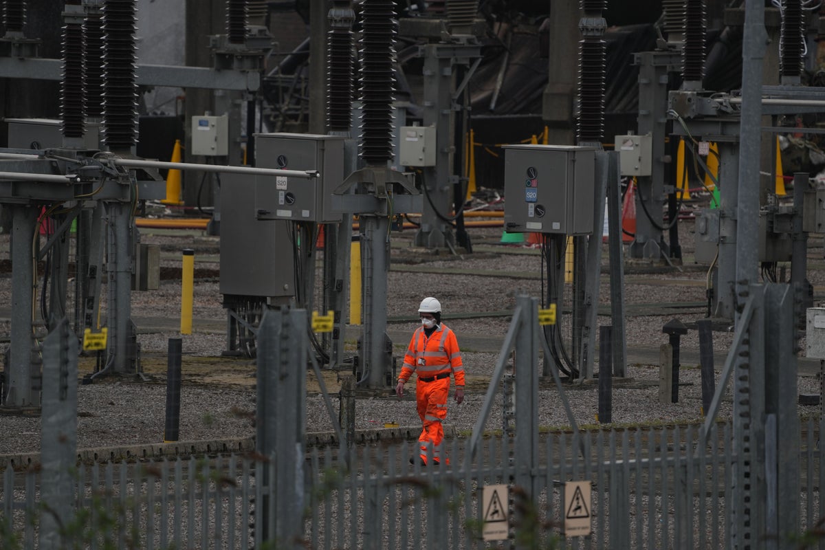 Grid operator ordered to ‘urgently investigate’ Heathrow power outage ...