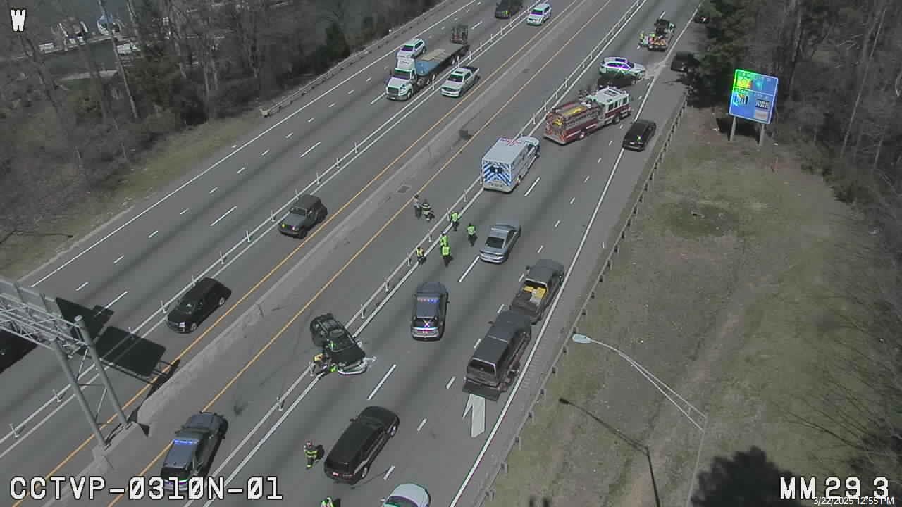 Davidson crash injures 3, closes all lanes on I-77 North
