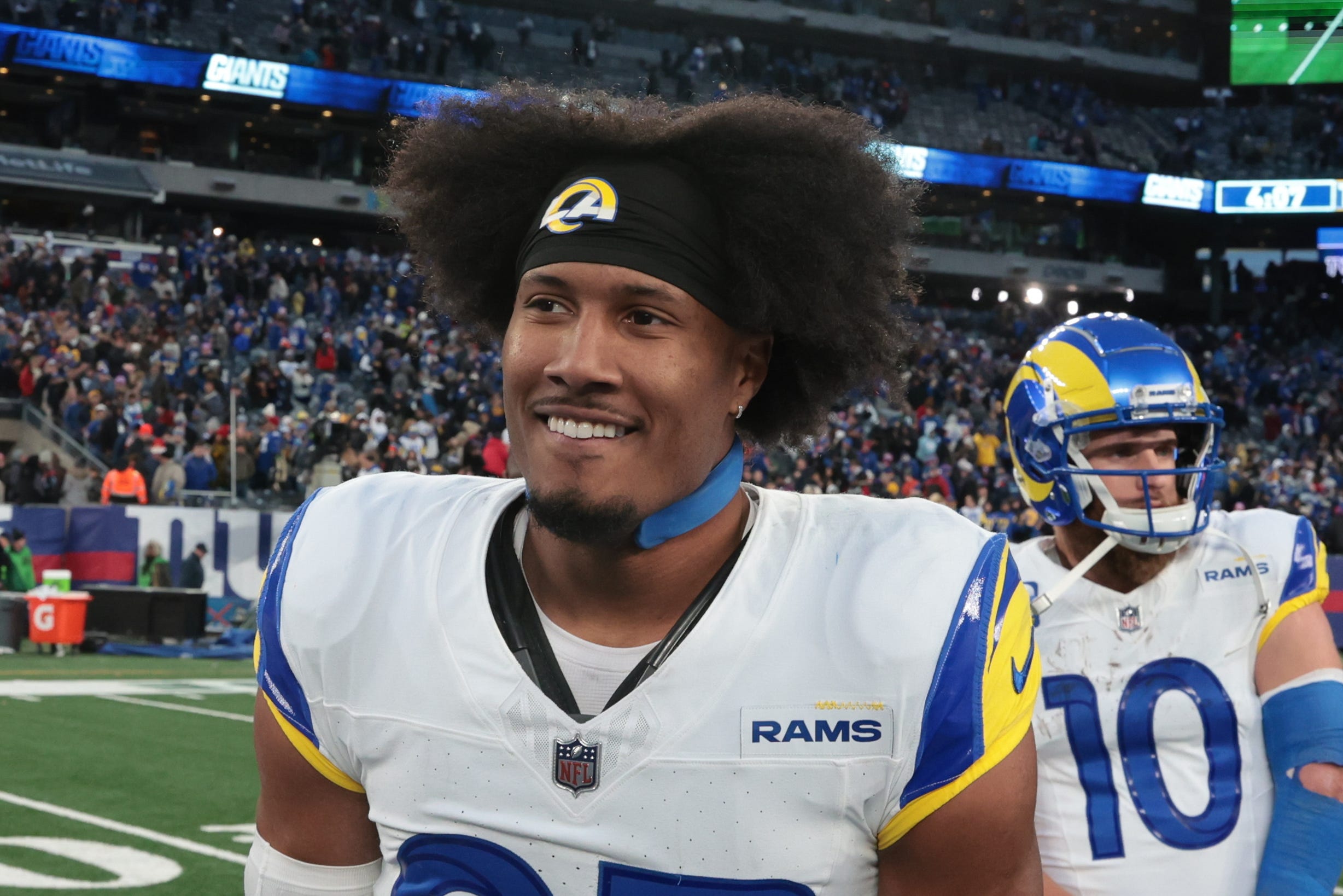 Watch: Rams S Quentin Lake meets Dodgers manager Dave Roberts in Japan