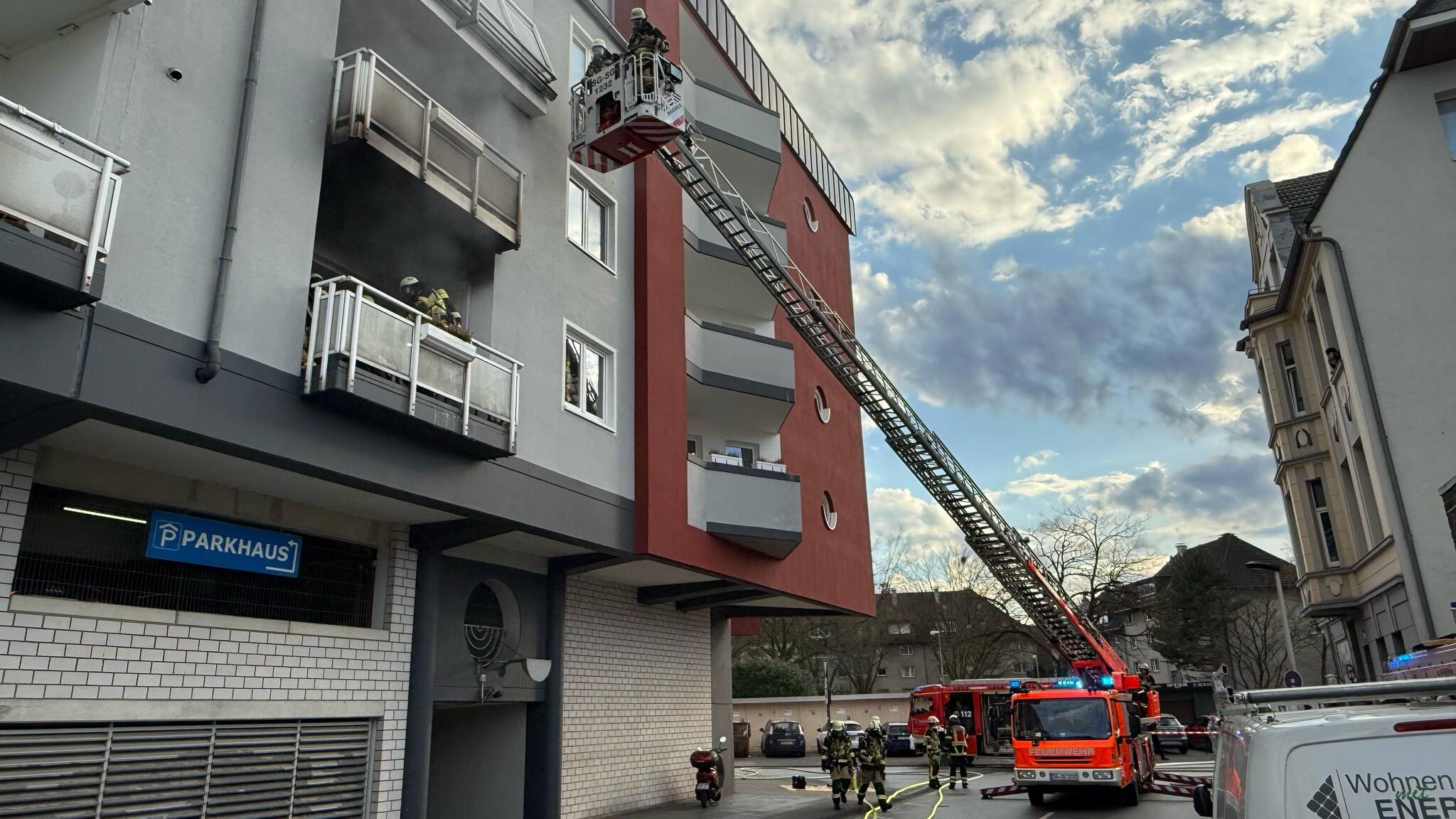 Brand in Solingen: Düsseldorfer Straße gesperrt