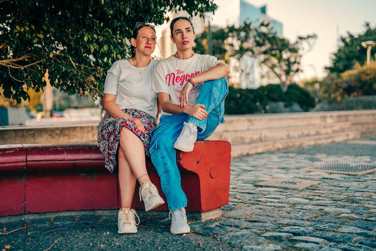 15 Modern Friendship Dealbreakers No One Admits