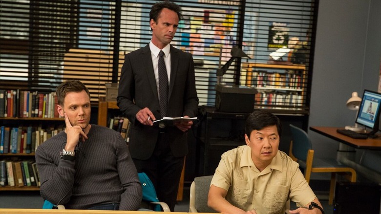 The White Lotus Star Walton Goggins Had A Scene-Stealing Guest Spot In This Sitcom