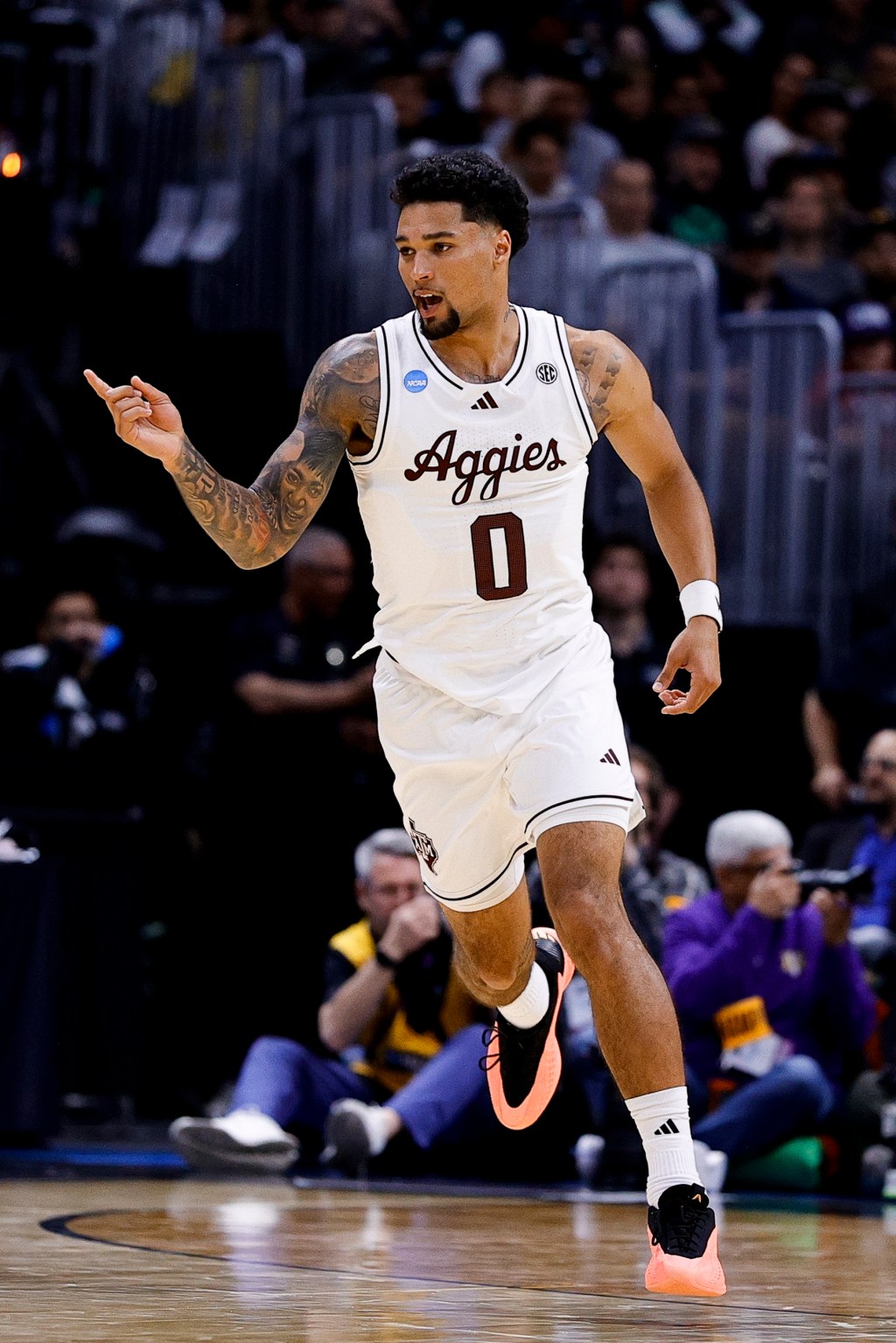 Buzz Williams speaks out on ‘dangerous’ online hate after Jace Carter ...